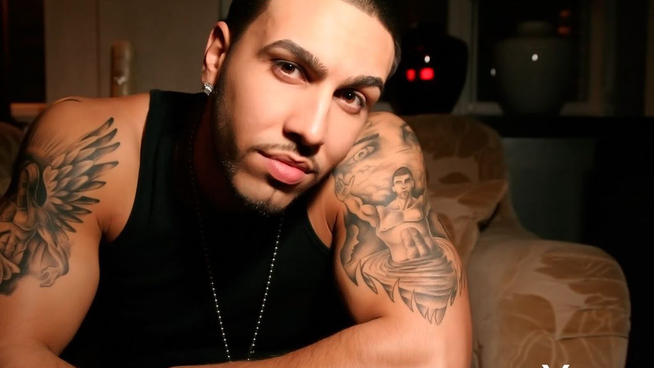 Alex Velea şi-a făcut un nou tatuaj. Vezi ce mesaj şi-a scris deasupra ...