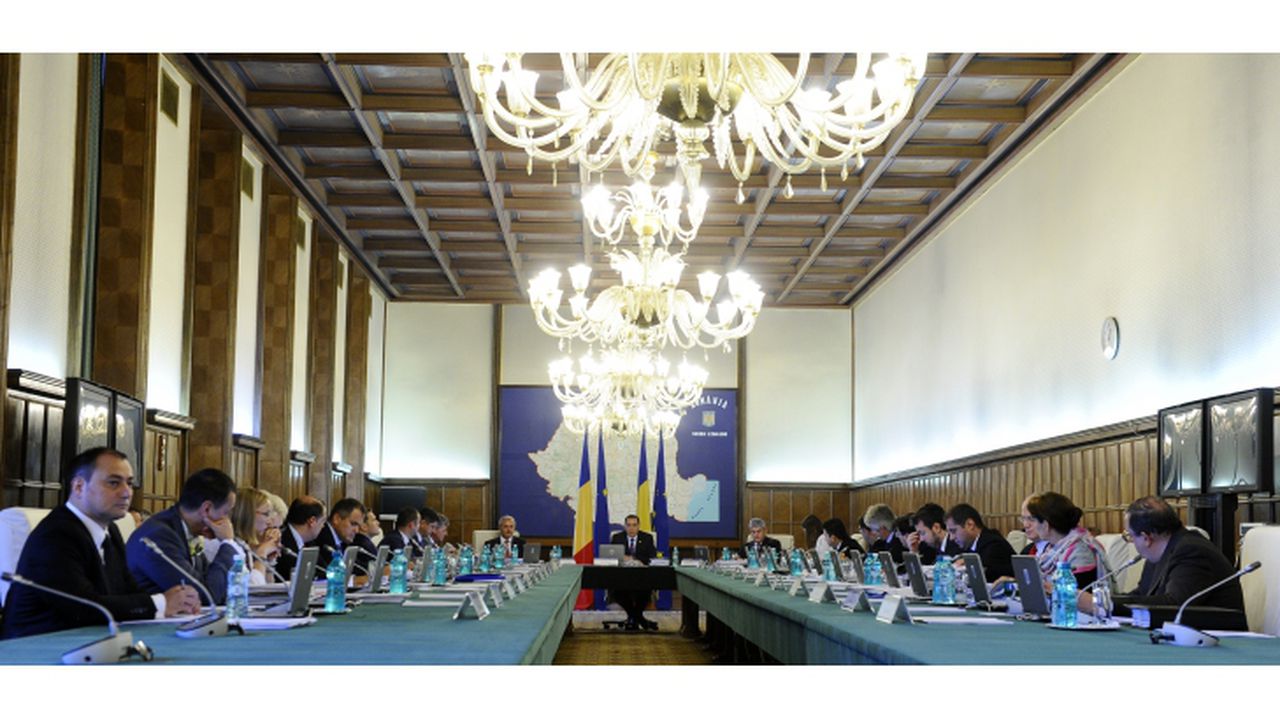 CCR a respins sesizarea privind legea de abilitare a Guvernului de a emite ordonanţe în vacanţa ...