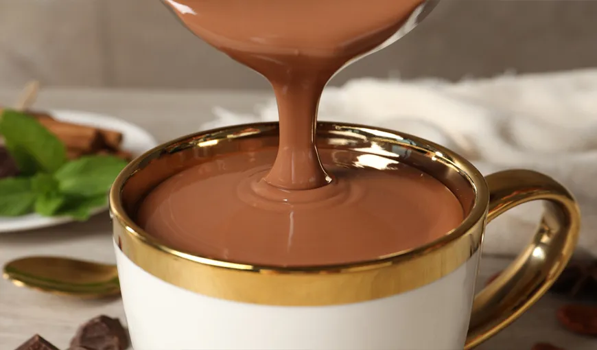 Cum să faci ciocolată caldă acasă. Ingredientul cu care să combini ...